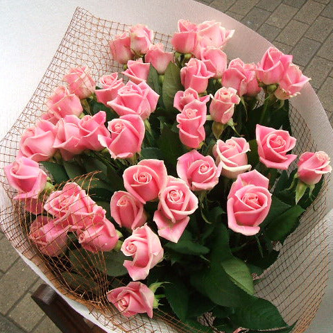 ピンクバラの花束(30本) – フラワーギフト店 Avail(アヴェール) ピンクバラの花束(30本) – フラワーギフト店 Avail(アヴェール)